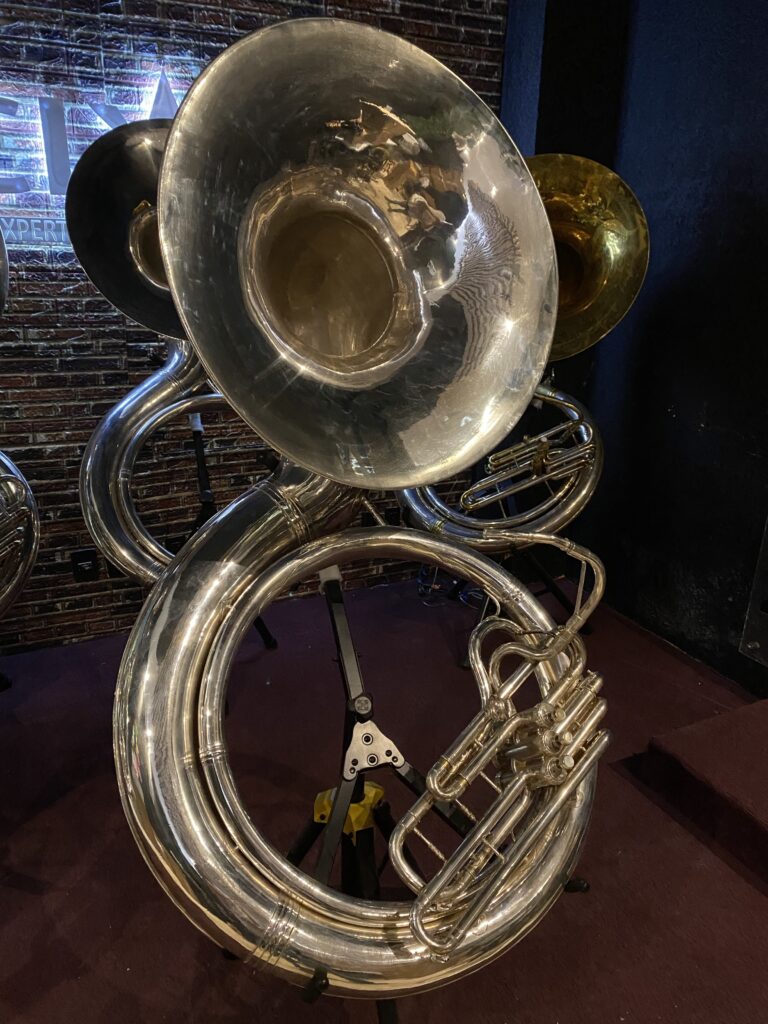 Tuba Conn 20K Restaurada Baño de plata - Clave Instrumentos